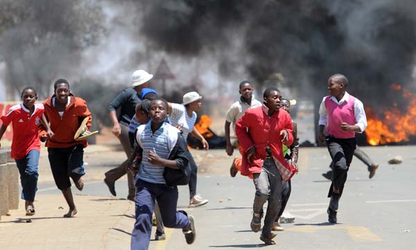 Contre la municipalité : émeute à Bekkersdal – 23 octobre 2013 ...